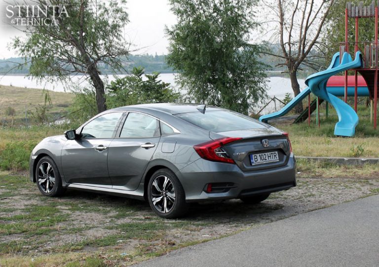 Test Honda Civic. Un samurai cam marțian