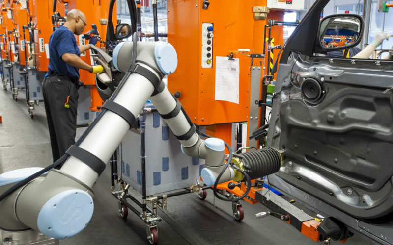 Ce înseamnă Industry 4.0 și cum ne va schimba viitorul – cazul coboților