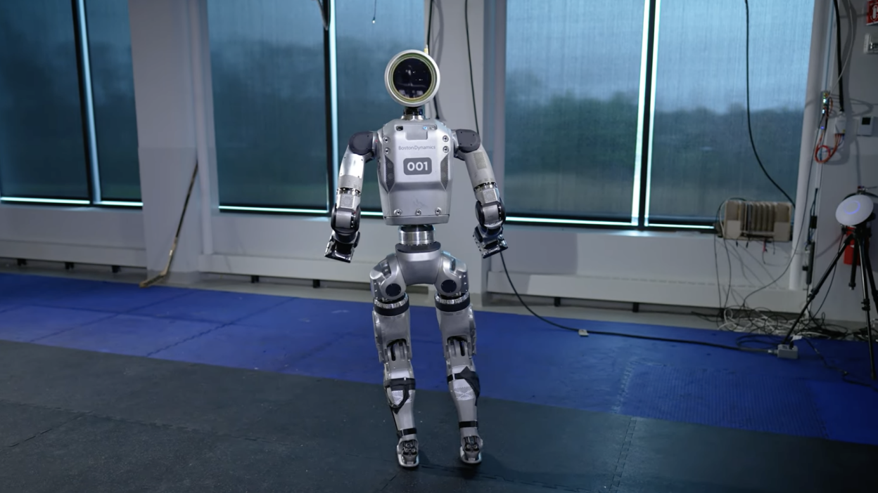 Boston Dynamics a prezentat noul robot Atlas