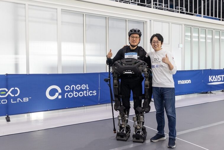 Un exoschelet de înaltă performanță pentru persoanele paraplegice care ...